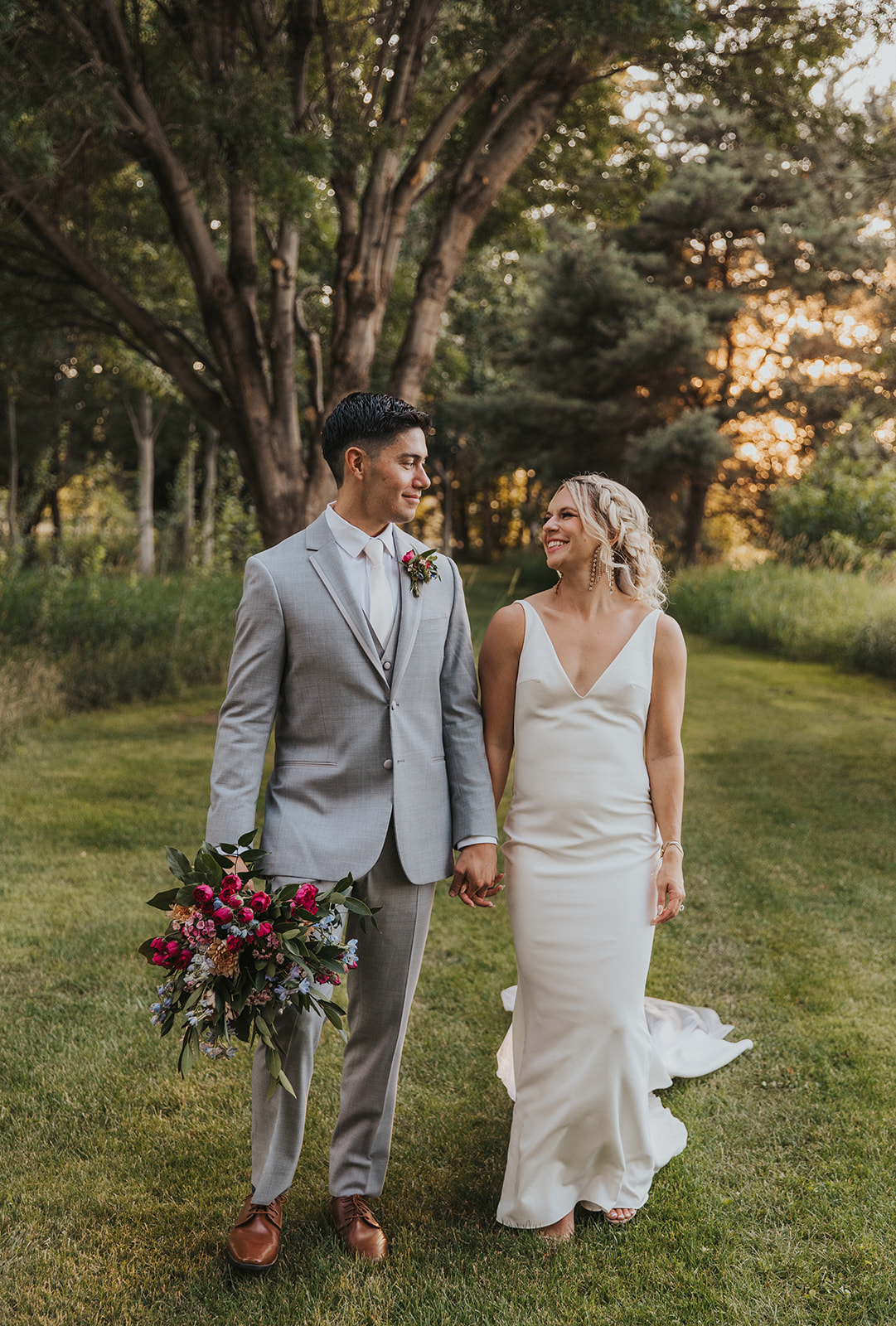 Summer Wedding at a Riverside Wedding Venue - katnielsenphotography.com